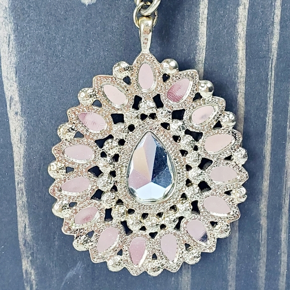 Erica Lyons | Jewelry | Erica Lyons Tear Drop Style Statement Necklace ...